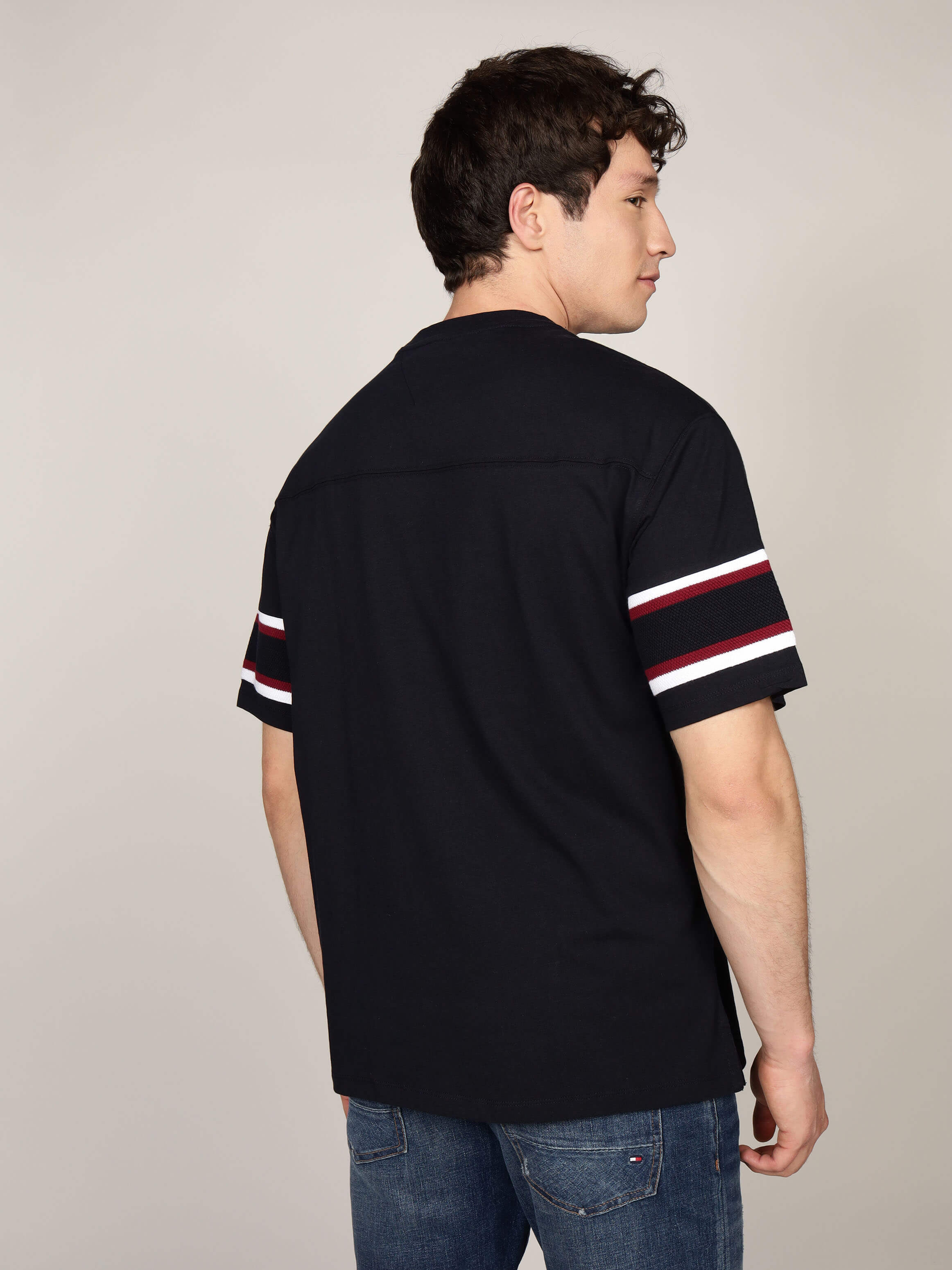 Playera con Corte Oversized con Logo bordado Relieve de Hombre Tommy ...