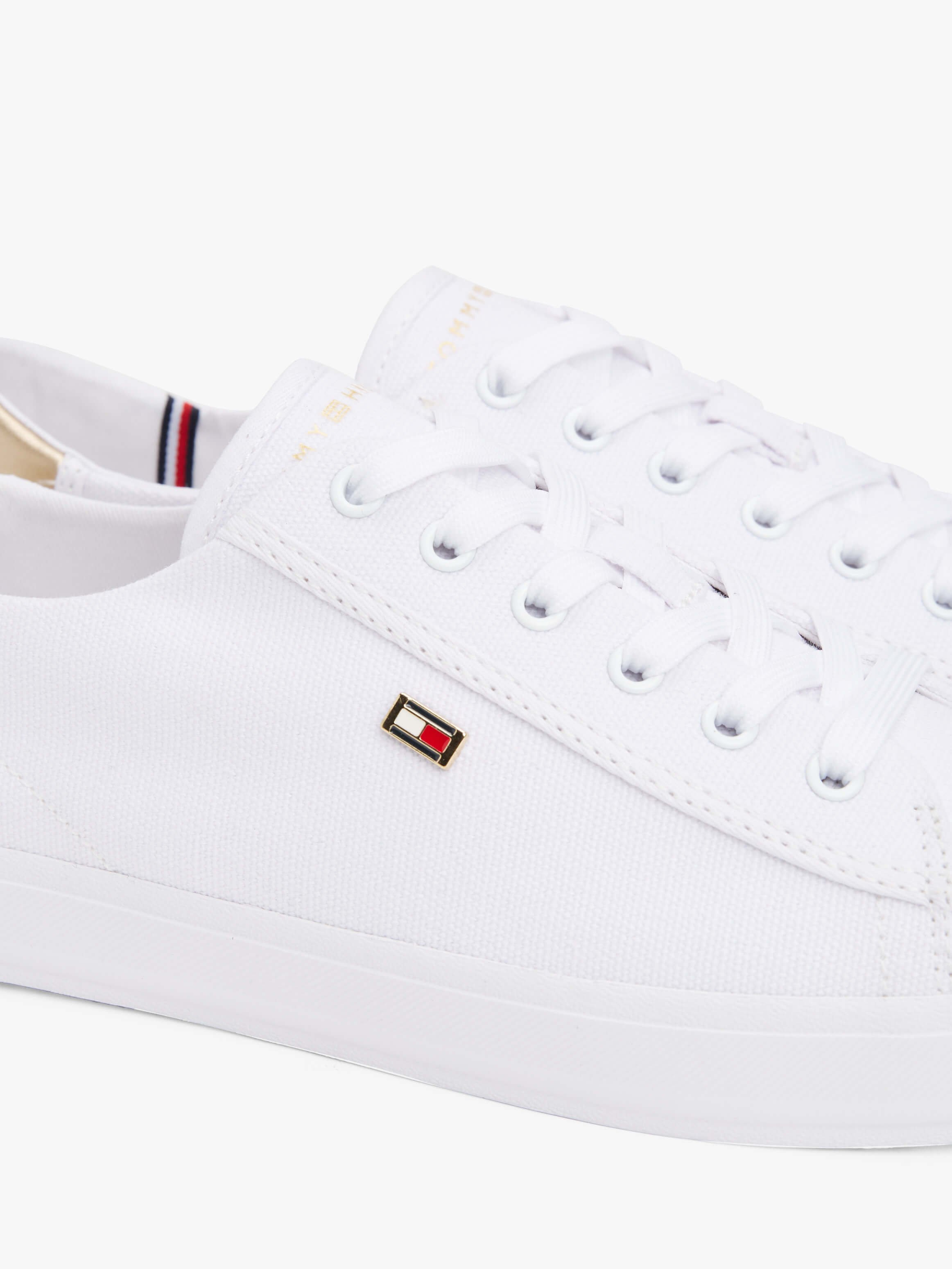 Tenis de lona con talón metalizado de mujer Tommy Hilfiger | Tenis ...