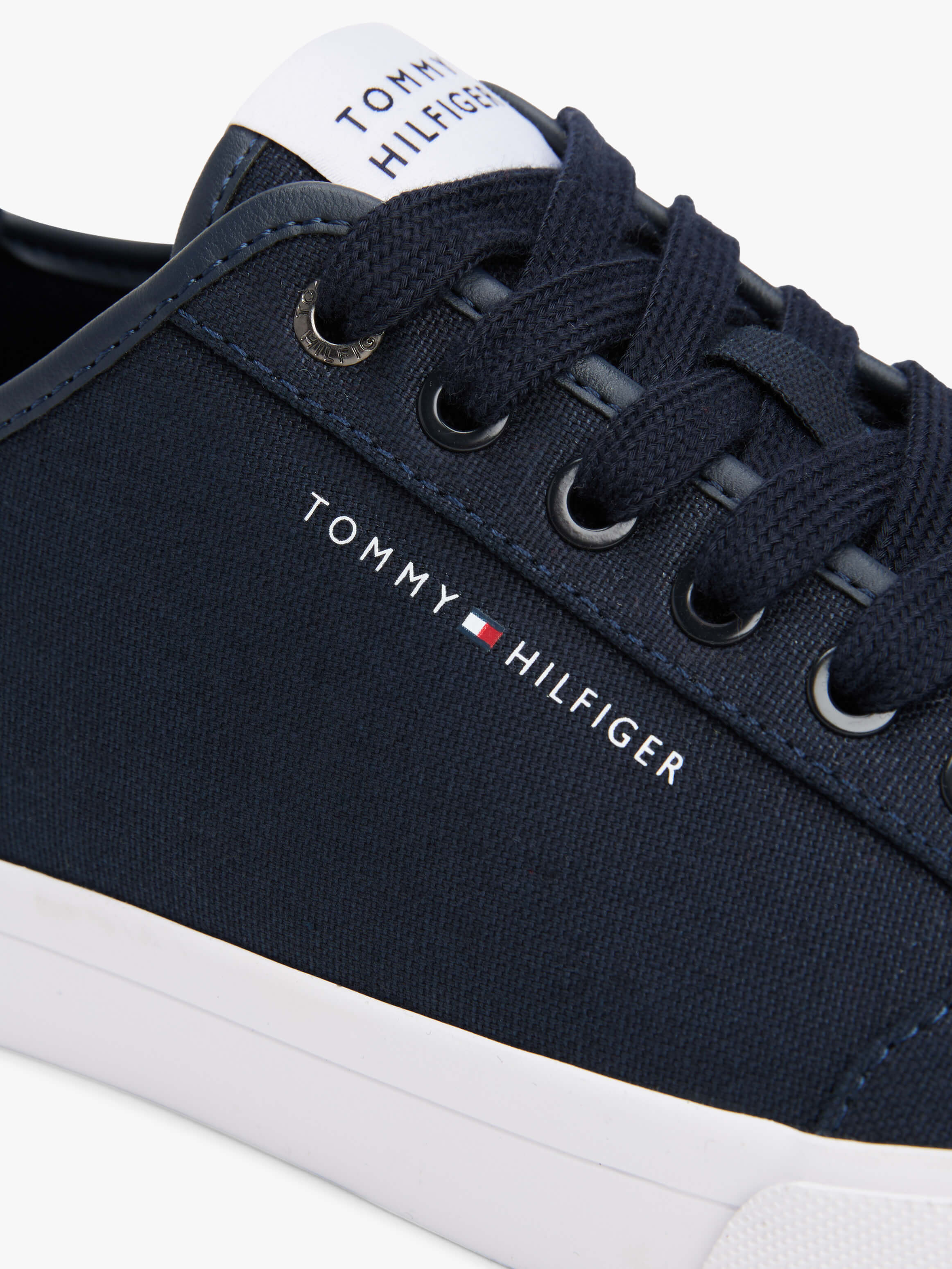Tenis con logo y textura a contraste de hombre Tommy Hilfiger | Tenis ...